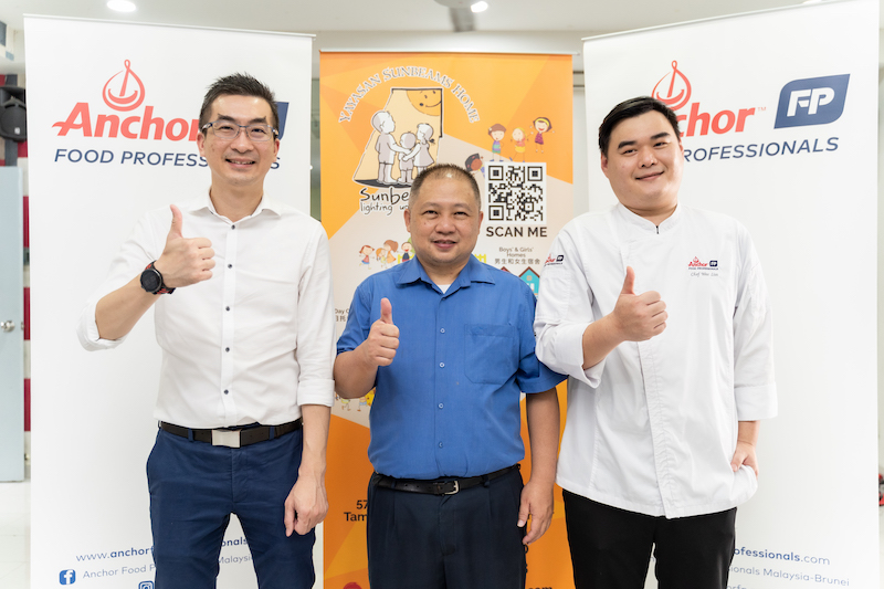 02.-Mr.-Peter-Director-of-Food-Anchor-Services-with-Mr.-Steven-Founder-of-Yayasan-Sunbeams-Homes ...